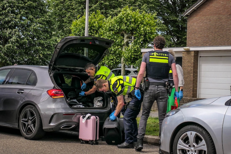 Arrestatieteam ingezet in Liendert, geparkeerd bestelbusje doorzocht en ...