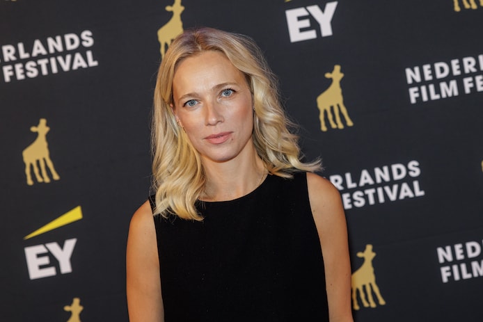 Jennifer Hoffman uit de kleren voor boek waarin ode aan vrouwelijk ...