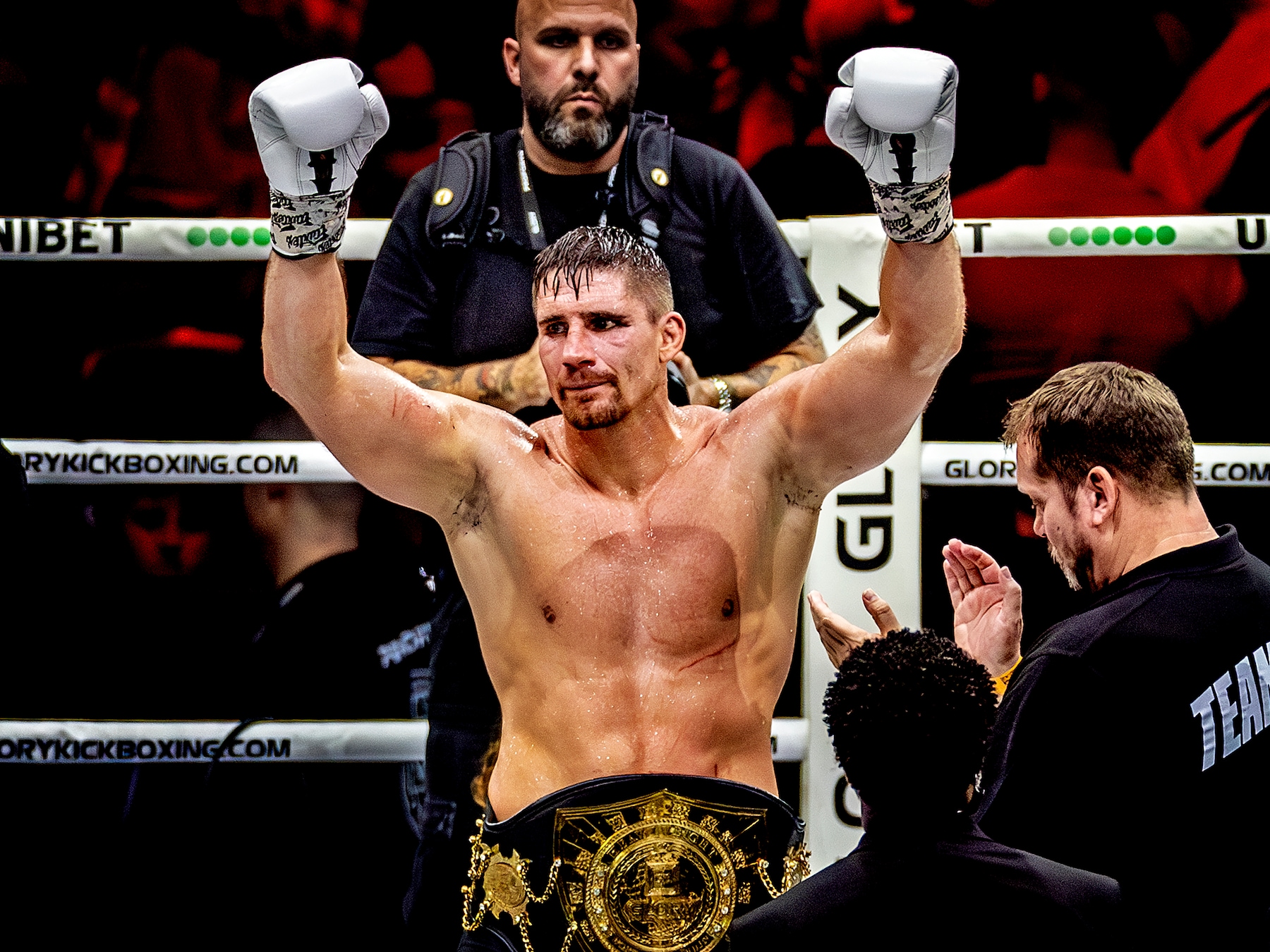 Mike Tyson (59) en Floyd Mayweather (48) boksen in 2026 tegen elkaar ...