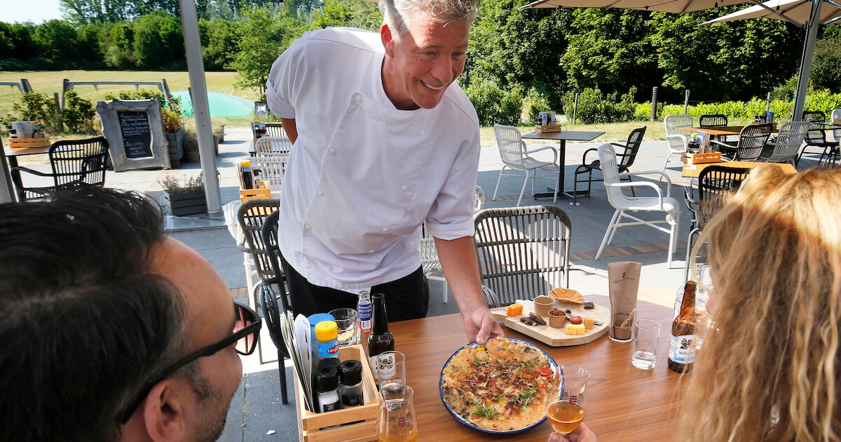 Bier drinken en pannenkoeken eten bij de barones in de achtertuin: ‘Op ...
