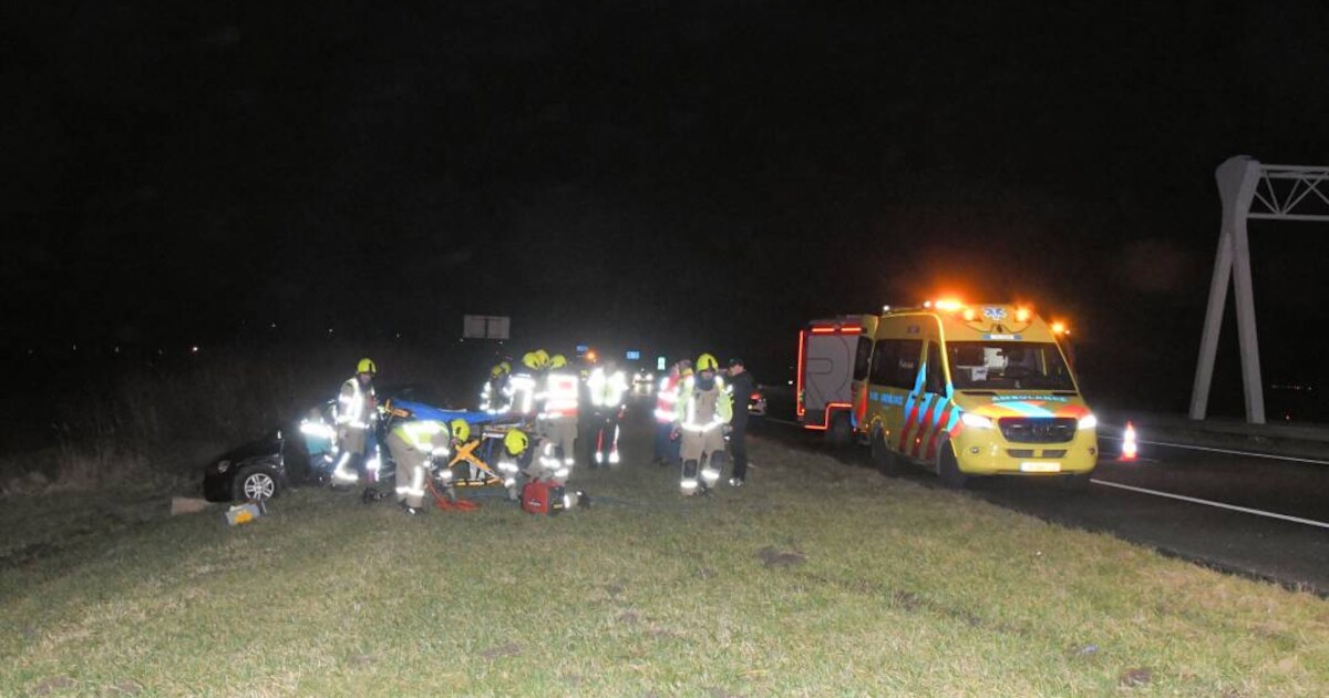 Gewonde uit auto bevrijd na ongeval A58 bij ‘s-Heer Arendskerke | 112 nieuws Goes | AD.nl