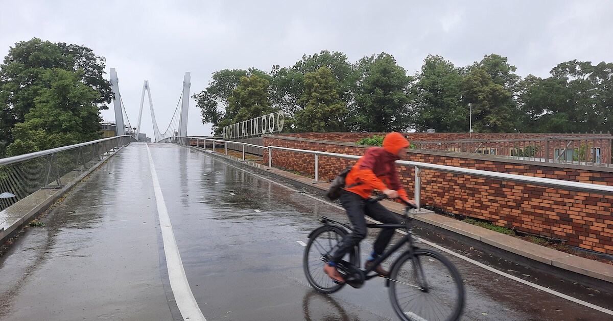 Weer of geen weer: Utrechters stappen gewoon op de fiets | Utrecht | AD.nl