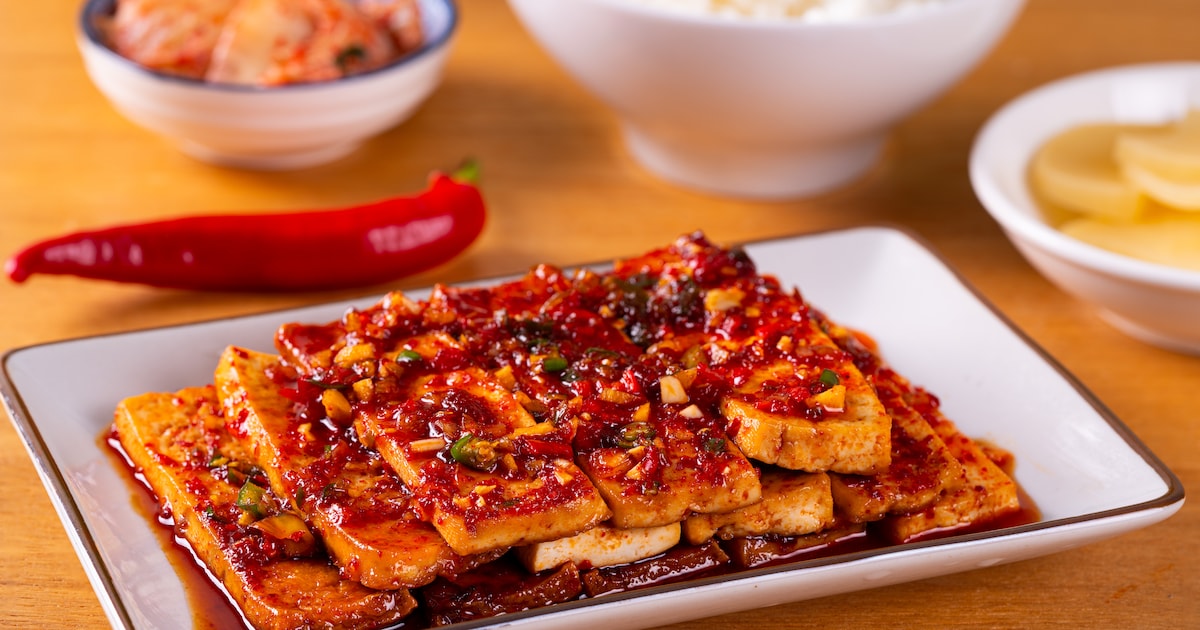 Gebakken tofu in zoete-pittige sojasaus | Branded | AD.nl