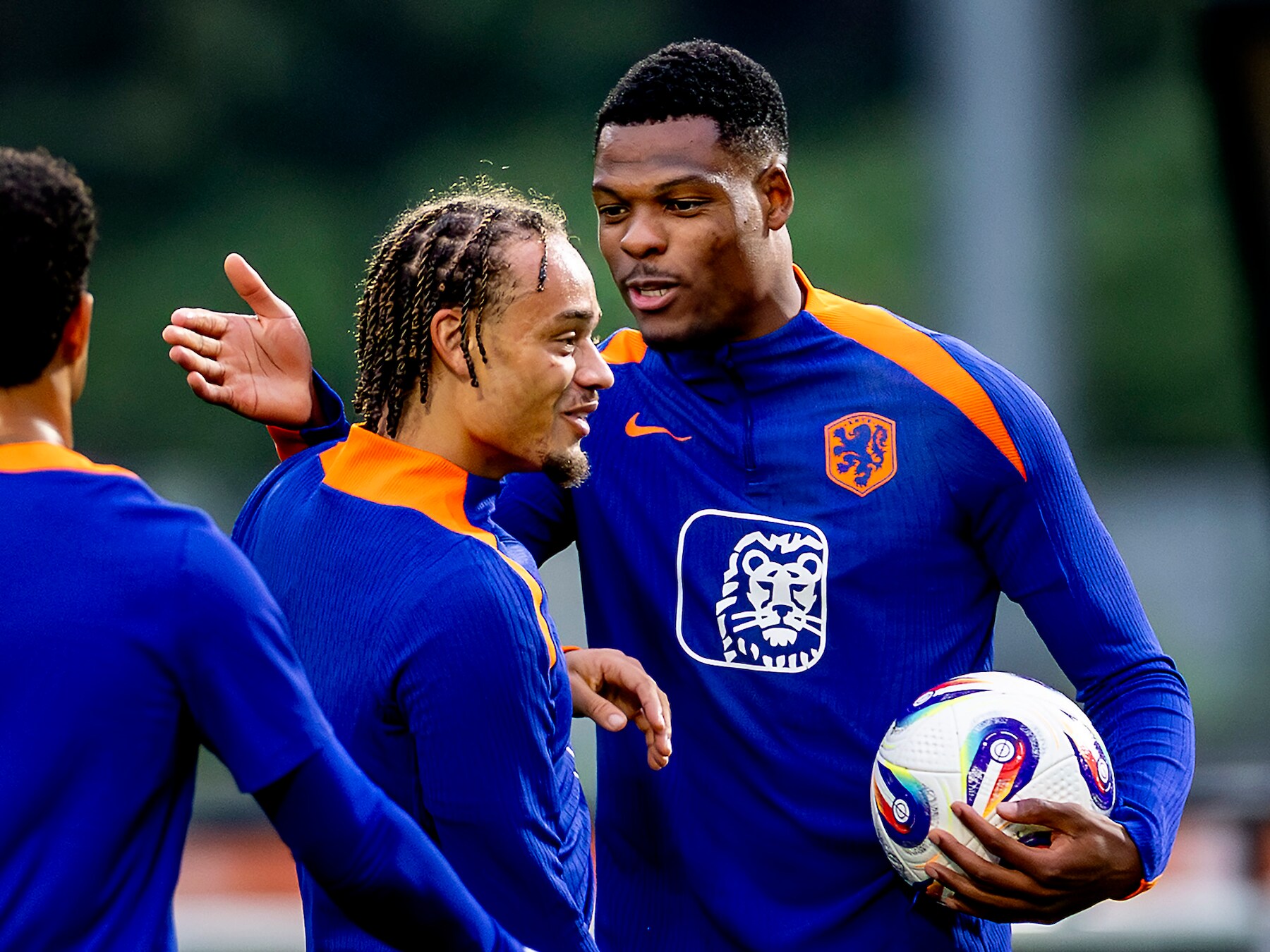 Gary Neville leeft mee met Joshua Zirkzee: ‘Manchester United is een ...