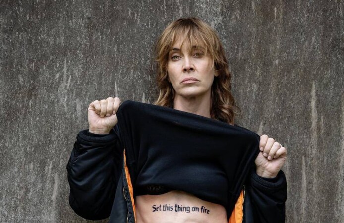 Recensie: Op Set this thing on fire bewijst Anouk allerminst een ouwe ...