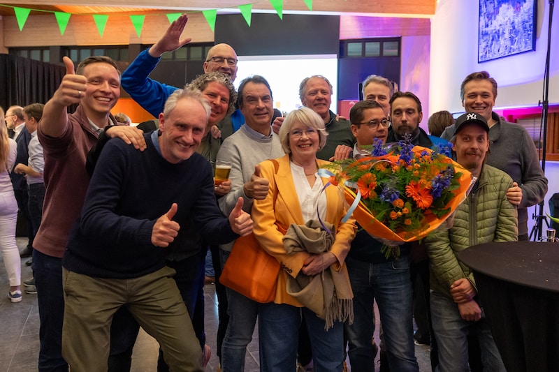 Schoorvoetend gaan PRO en VVD terug naar de onderhandelingstafel ...