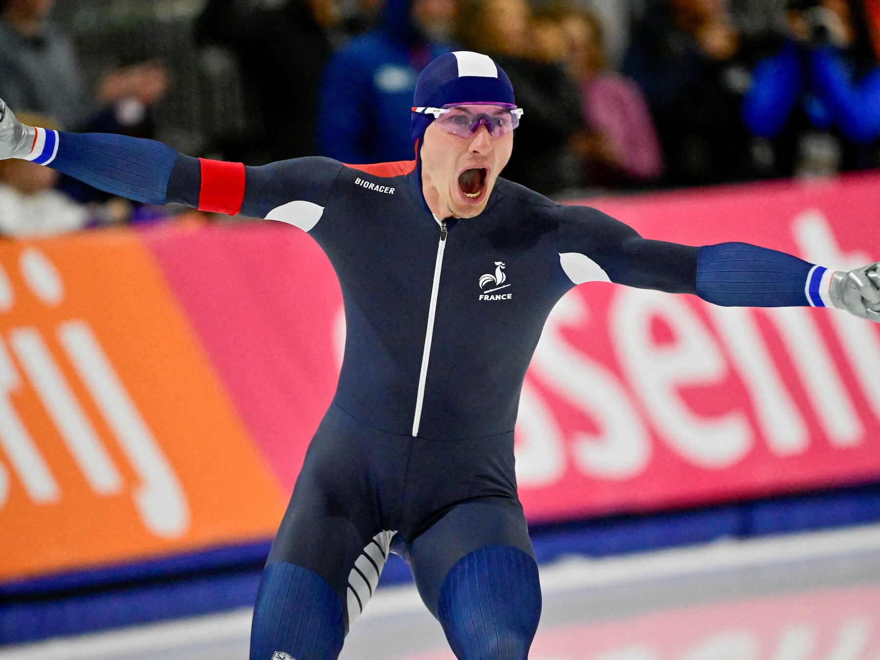 Joy Beune snelt in persoonlijk record naar winst op 3000 meter in Salt ...