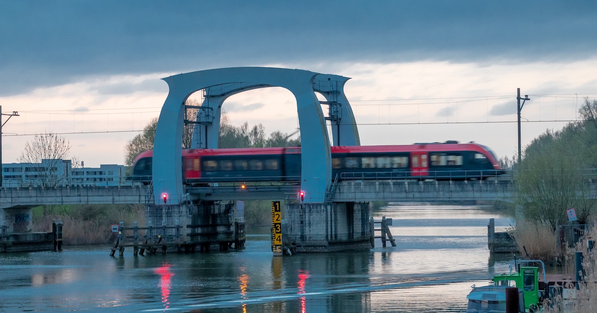 Alle treinen van Qbuzz opgeknapt: nieuwe stoelen en usb | Qbuzz | AD.nl