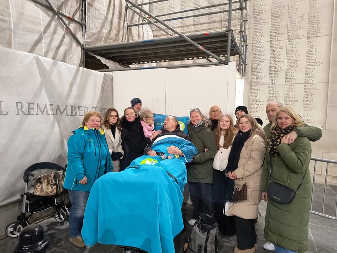 Ernstig zieke veteraan Matijn (51) naar Ieper om gevallenen te ...