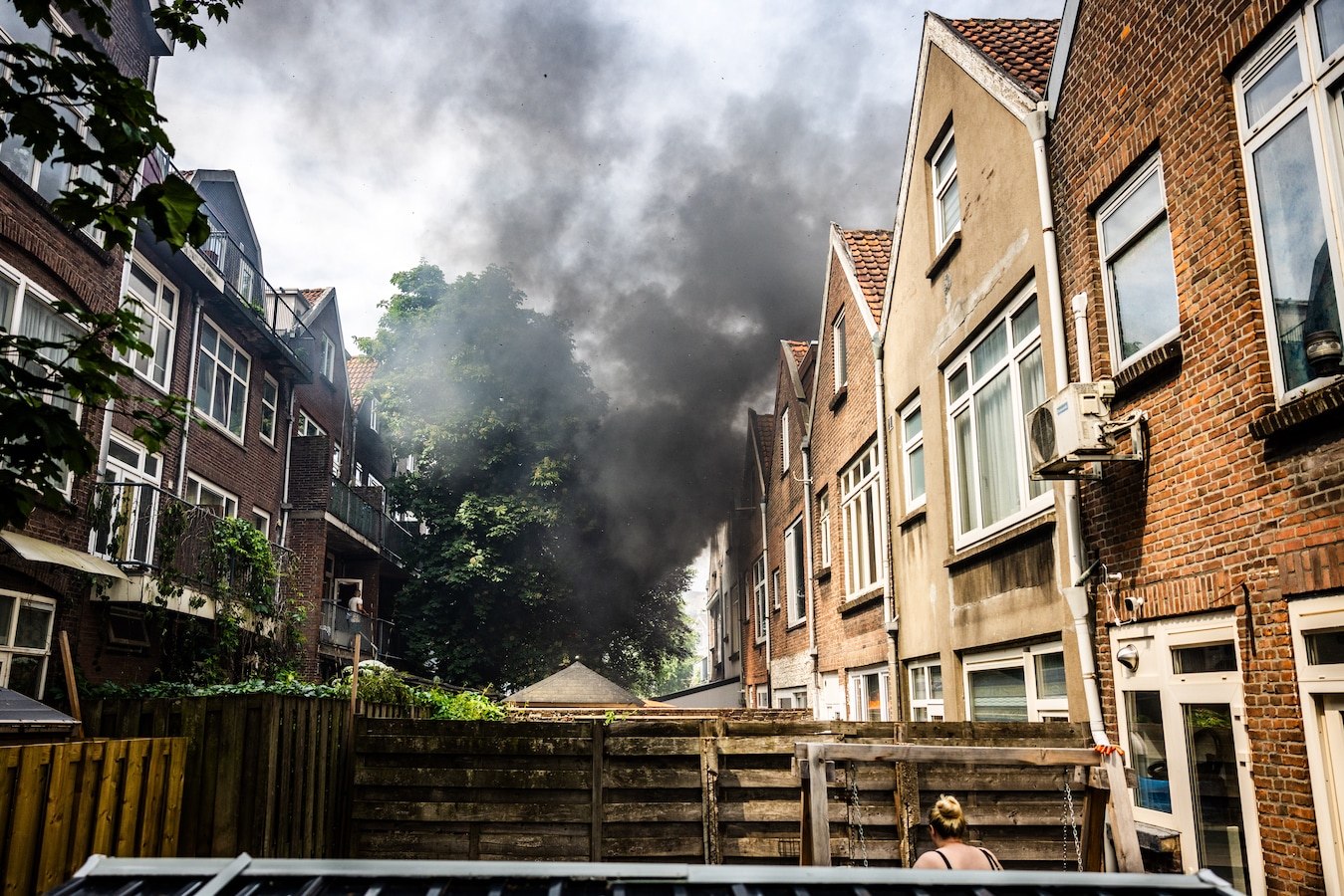 Grote woningbrand in Rotterdam, bewoners krijgen NL-Alert vanwege rook ...