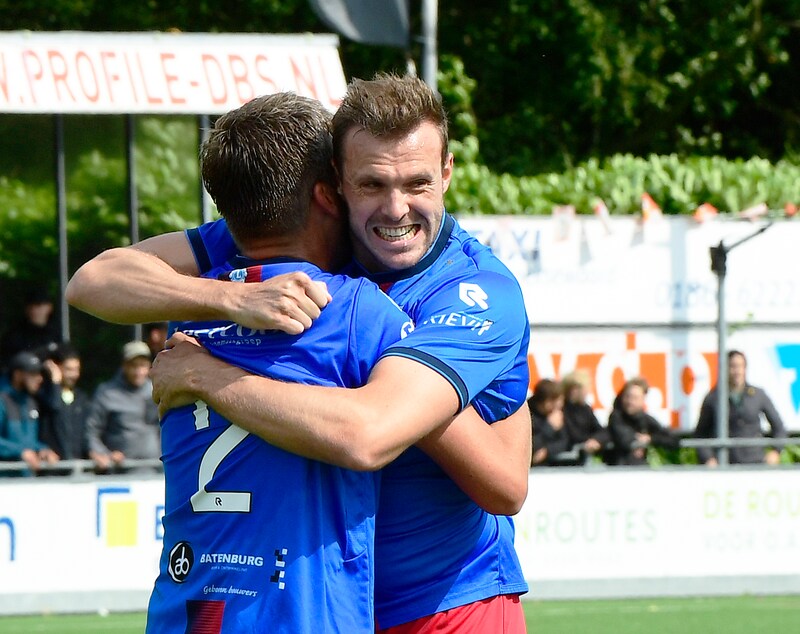 BVCB geeft inktzwart seizoen alsnog kleur en blijft in de eerste klasse ...