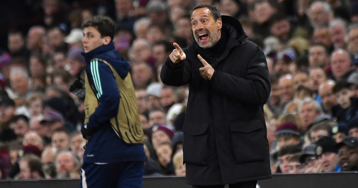 John van ’t Schip zag alles misgaan bij Ajax tegen Aston Villa: ‘Er ...