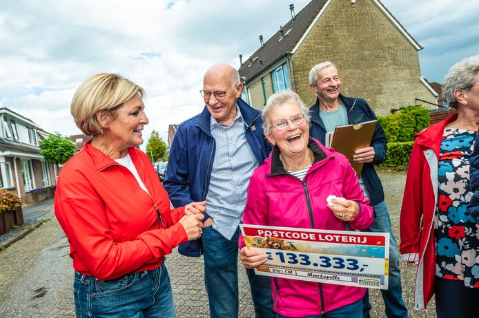 Klapper in de Klaproosstraat: een miljoen euro verdeeld in Moerkapelle: ‘Knijp mij maar ...
