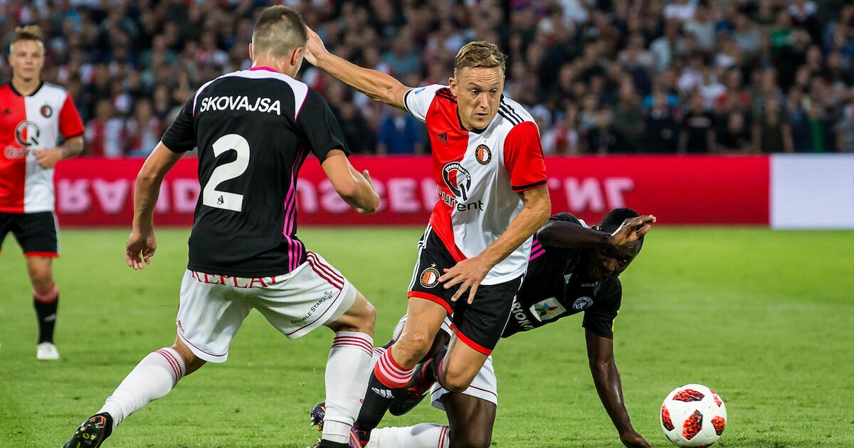 Minister Slob bemoeit zich met 'bekochte' Feyenoord-fan | Show | AD.nl