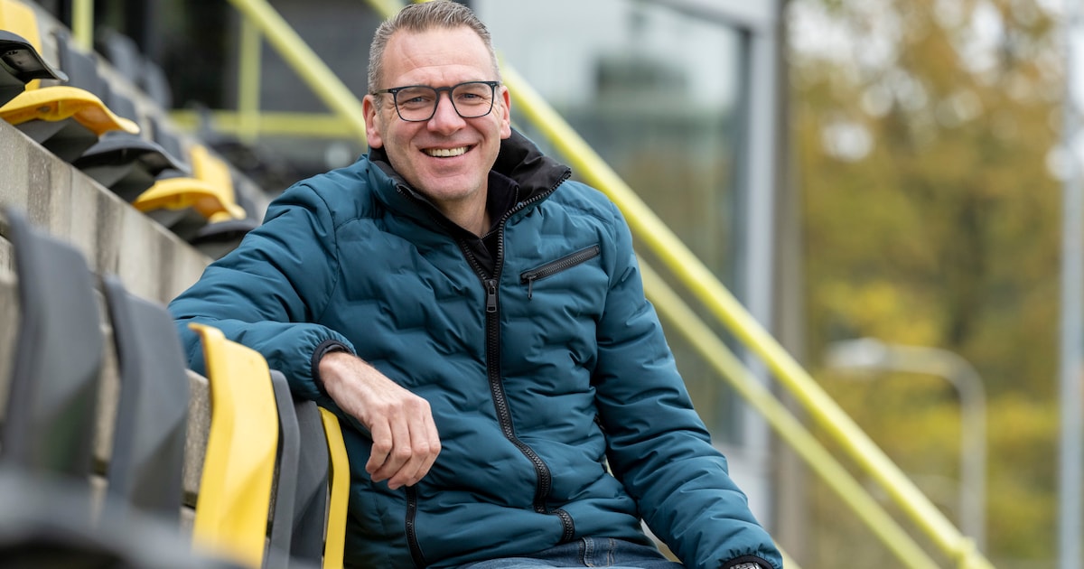 Studio Sport-presentator Jeroen Stomphorst had trekjes van een ...