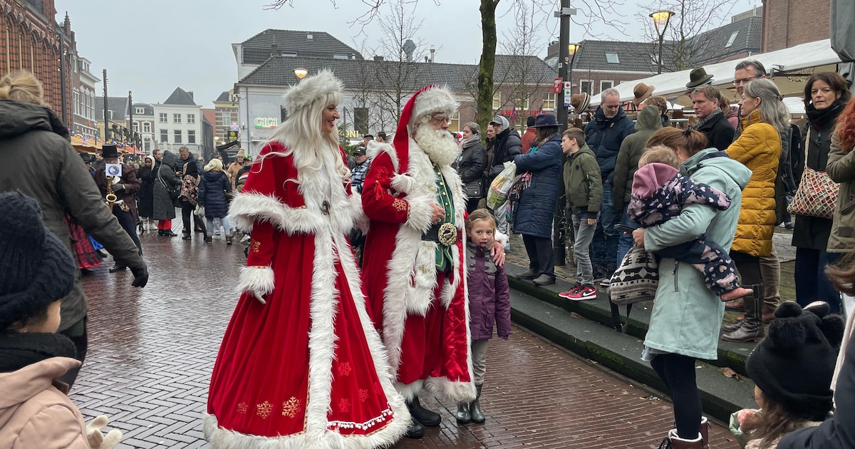 Kerstman bezoekt weekmarkt in Gulpen-Wittem | Gulpen-Wittem | AD.nl