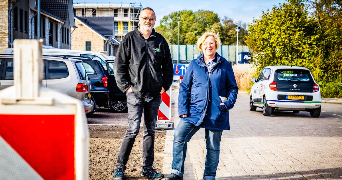 Bewoners Dordtse Hout zien enige toegangsweg opeens versmald: ‘Wijk wordt telkens afgesloten ...