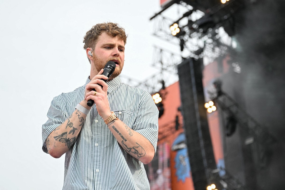 Alex Warren moest in een auto leven, nu lijkt hij de grootste nummer 1 ...