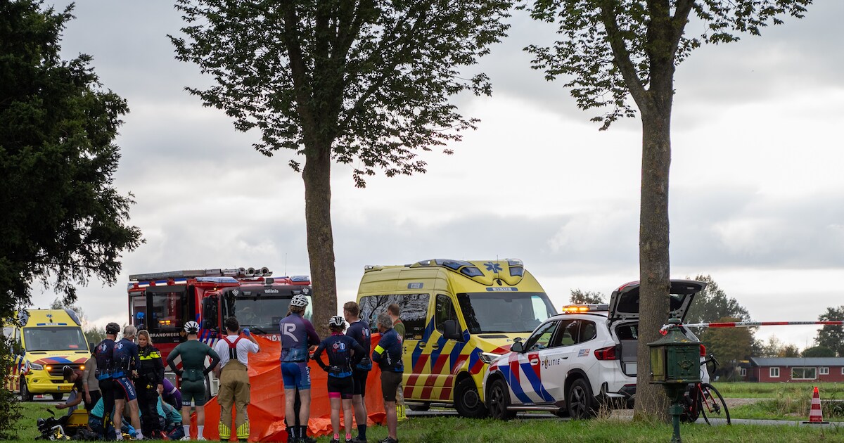 Wielrenner komt hard ten val en moet gereanimeerd worden | De Ronde ...
