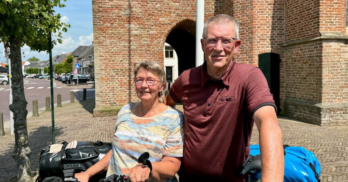 Oud-leerkrachten Henk en Els oefenen voor elke vakantie opstaan uit ...
