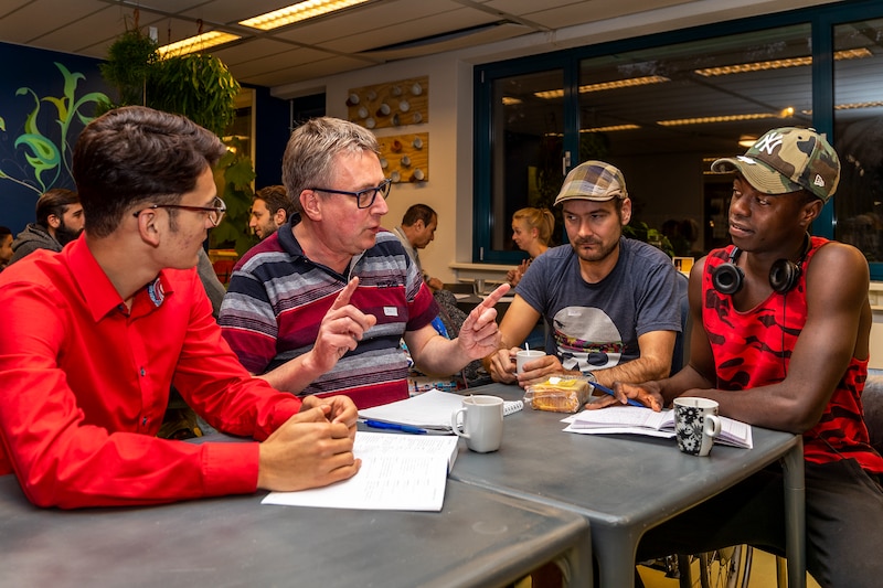 Nieuw azc met plek voor 385 asielzoekers aan Europalaan in Utrecht: dít zijn de plannen ...