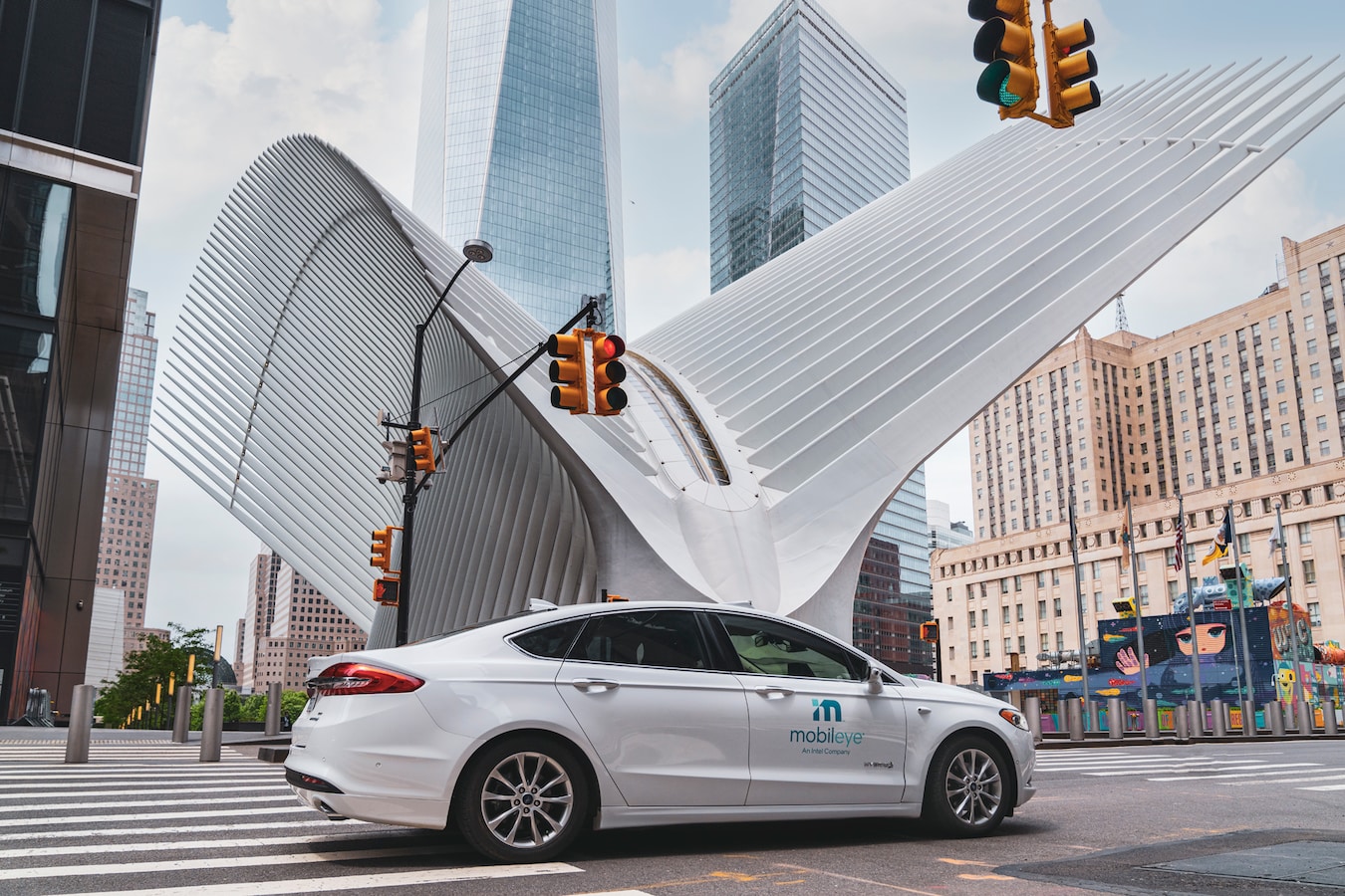 Gevaarlijk of geniaal? ‘Robotauto’ stuurt zichzelf dwars door New York ...