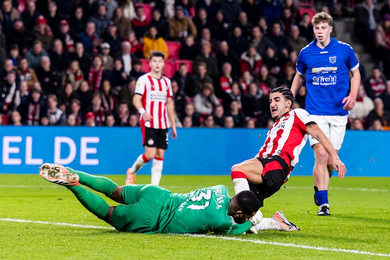 LIVE KNVB-beker: Japanner Shiogai redt NEC in Amsterdam • GVVV herstelt ...