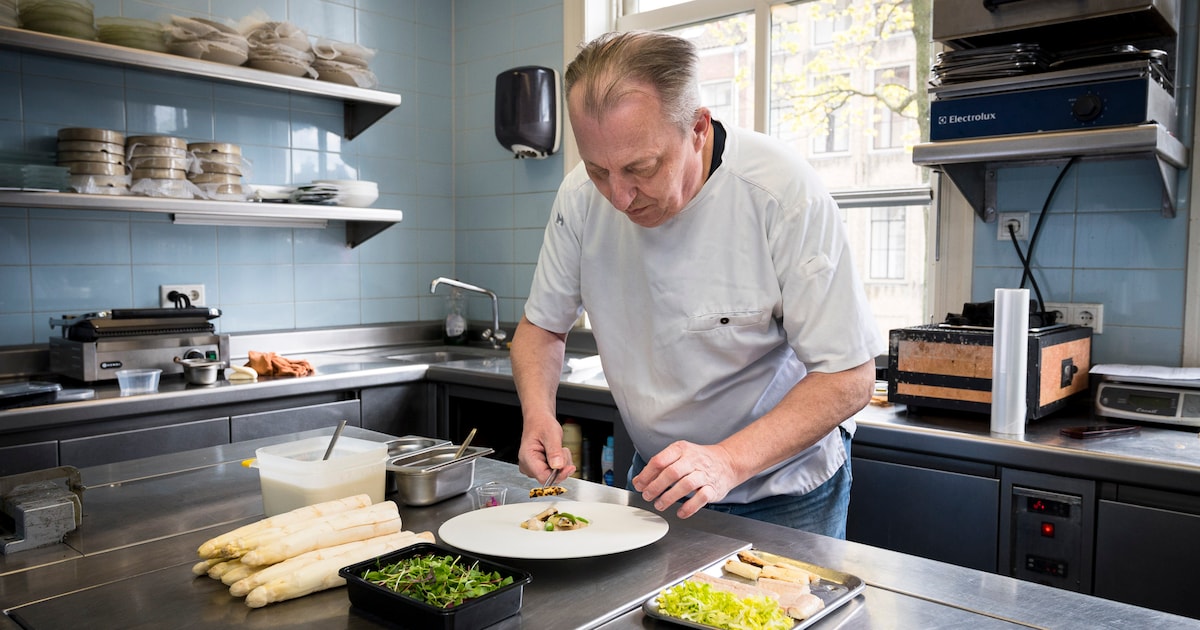 Chef-kok Cees baalt als een stekker: ‘Het doet me pijn om zó een asperge te serveren’ | Koken ...