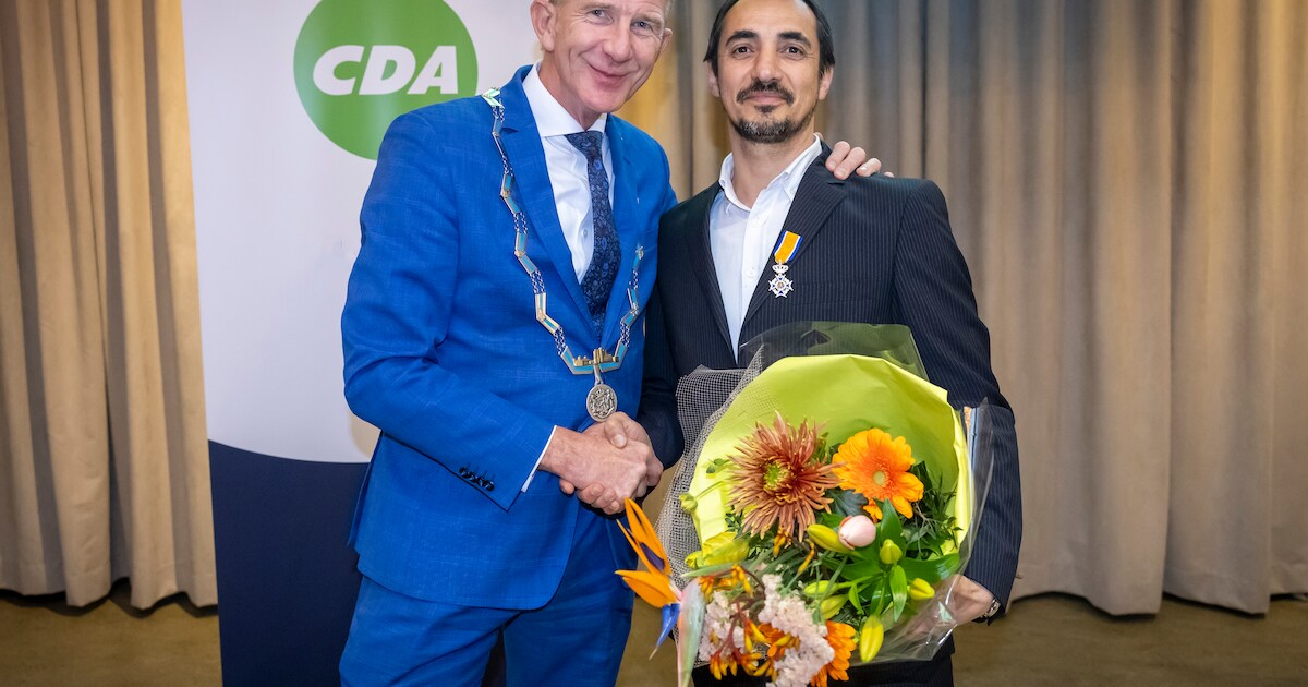 Koninklijke onderscheiding voor voormalig raadslid Mehmet Çiçek in ...