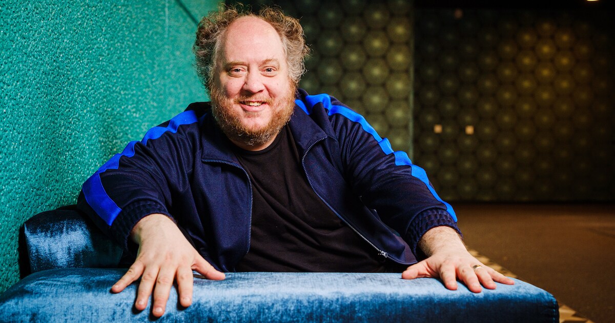 Dj Tim Op het Broek kan en wil naar Radio 2, maar werkgever Kink wil ...