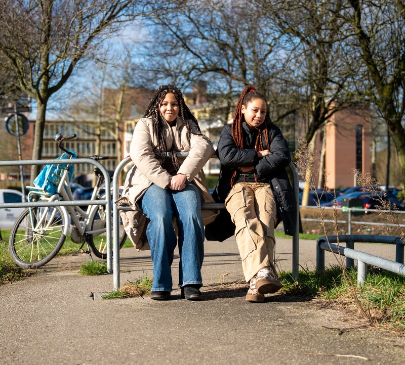 Jalisa is op stap met haar zus: ‘Emmely is grappig en ze maakt iedereen ...