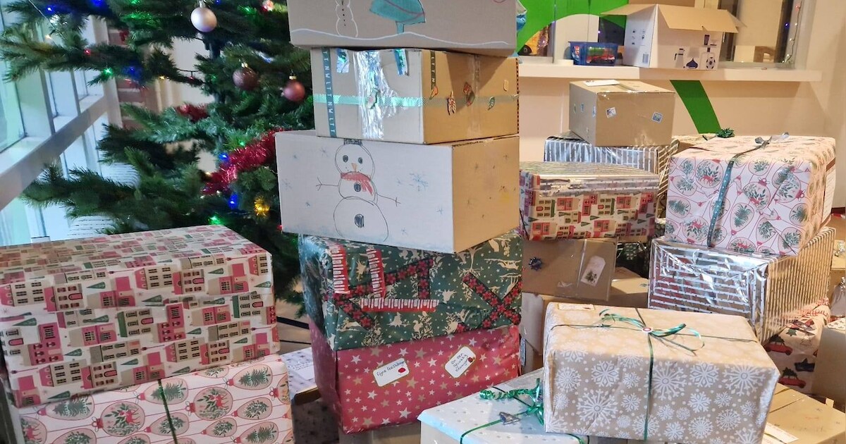 Leerlingen van de Rientjes Mavo uit Maarssen maken kerstpakketten voor ...