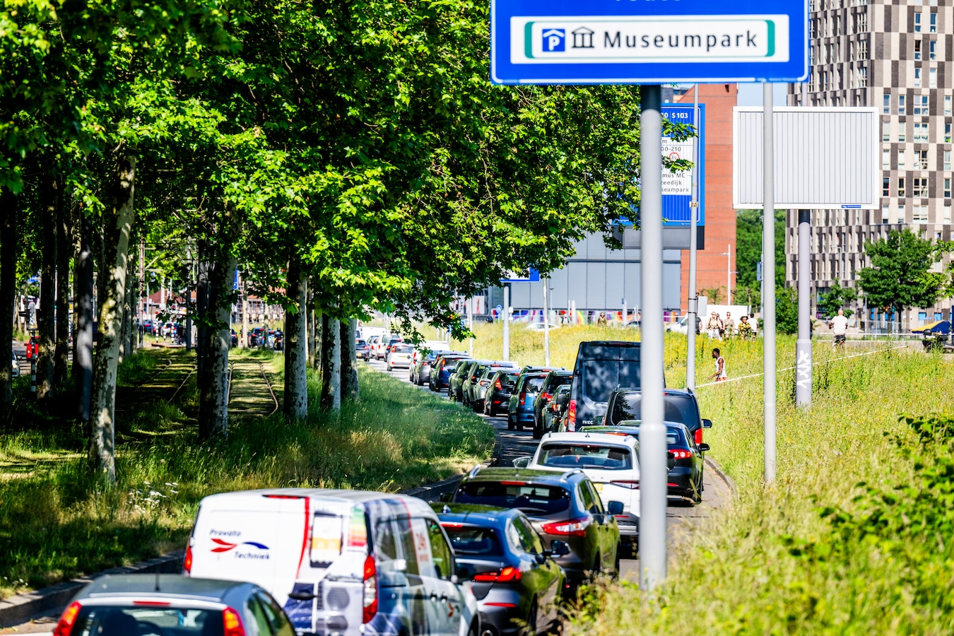 Weggebruikers dringen, duwen en schelden bij gesloten Erasmusbrug: 'Ja ...