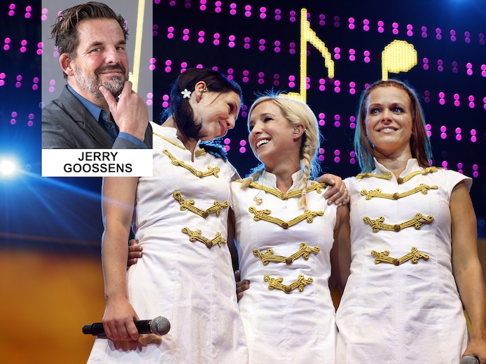 Jerry raakt ontroerd als hij Oya Lélé van K3 uit de UVSV soos hoort ...