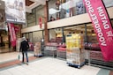 Deze nieuwe winkel verkoopt producten die over de datum zijn: ‘Klanten ...