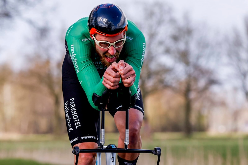 Jan-Willem van Schip woedend na diskwalificatie in Ronde van ...