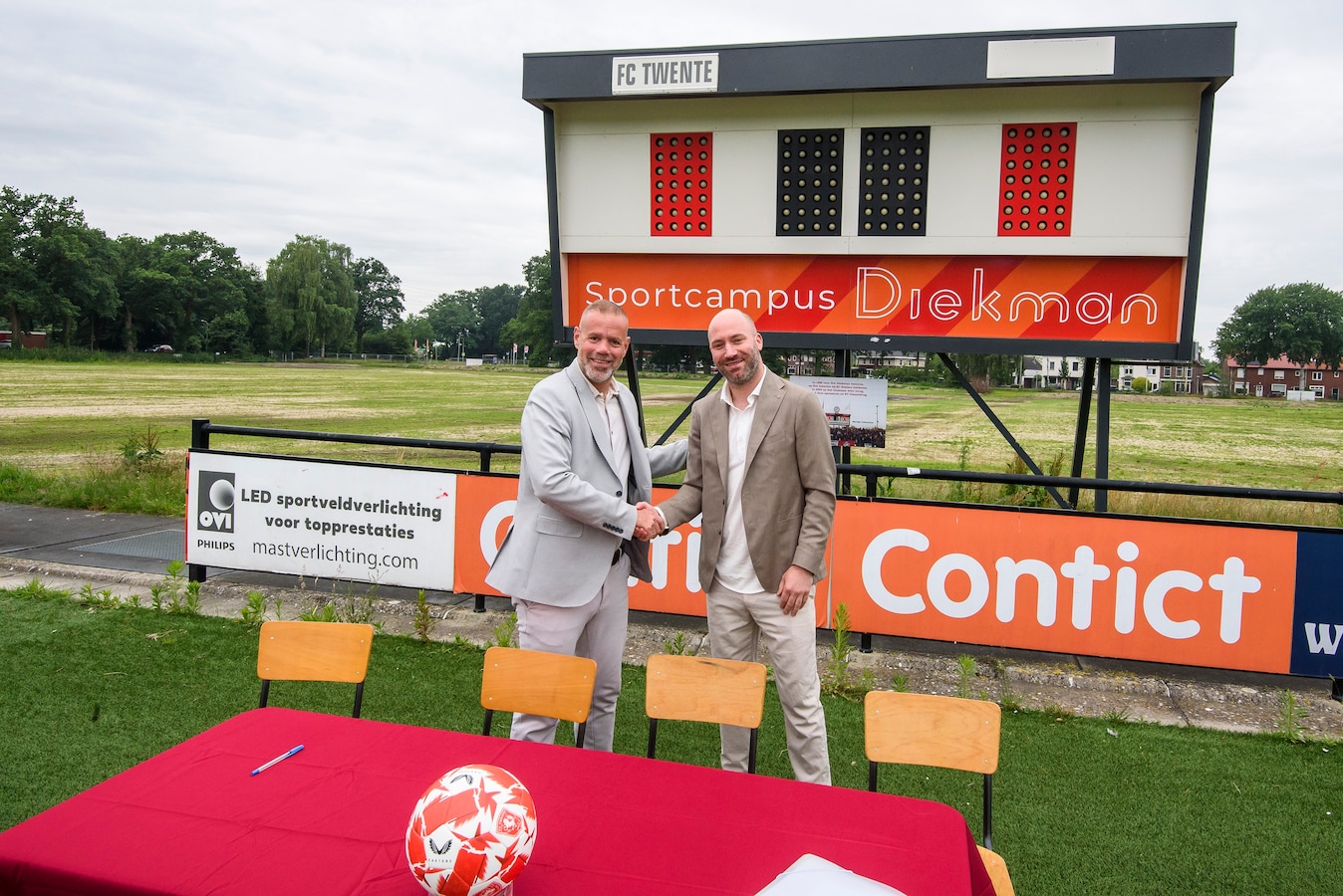 De schop is nu echt in handen van FC Twente: bouw van trainingscomplex ...