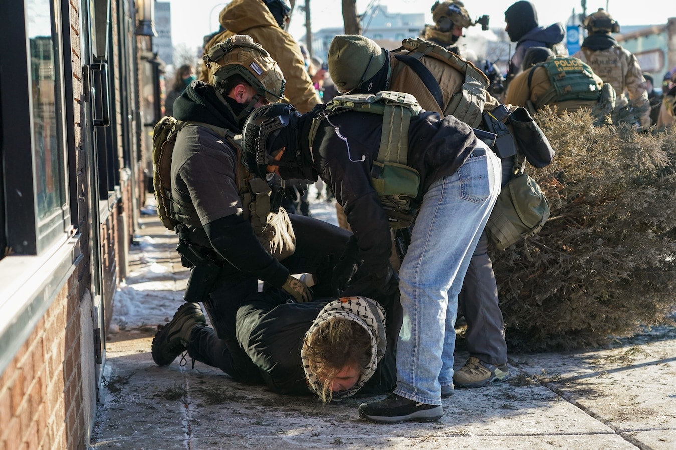 Grenspolitie schiet man (37) dood in Minneapolis, gouverneur vertrouwt ...