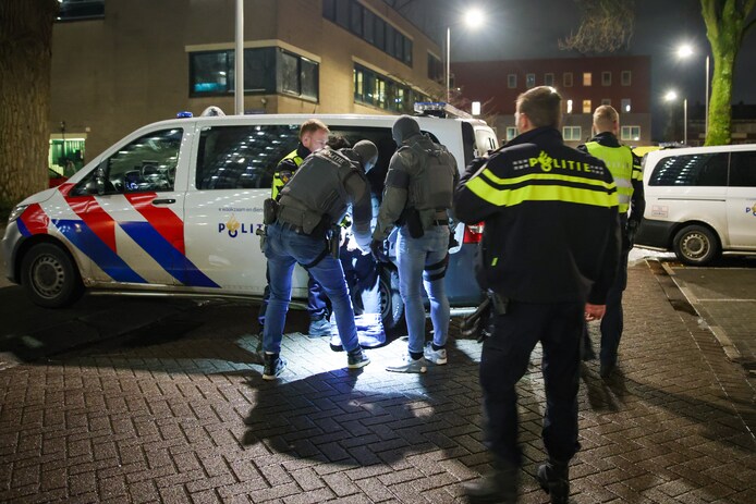 Verdachte (30) in Amsterdams moordonderzoek doodgeschoten tijdens politie-inval in Rotterdam ...