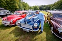 Blije gezichten en hardwerkende deelnemers tijdens Autojumble Waalwijk ...