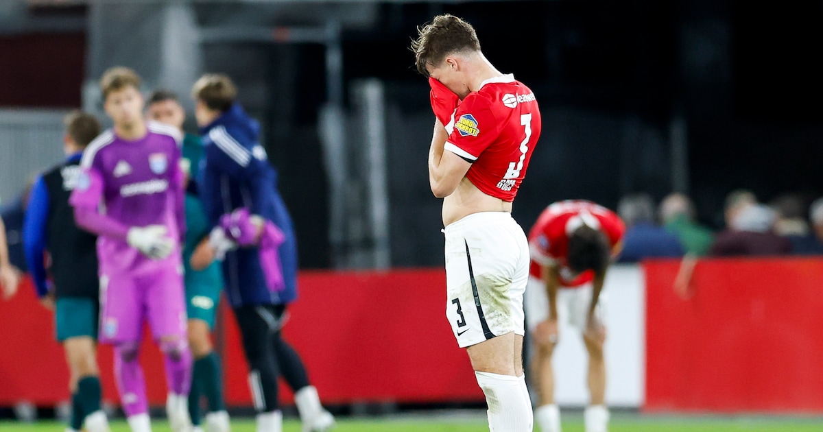 AZ morst dure punten tegen PEC Zwolle en verzuimt tweede plaats te pakken: ‘Mirakel dat je maar ...