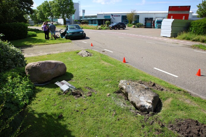 Dronken bestuurder belandt in de berm aan de Herenwerf in Maasland en ...