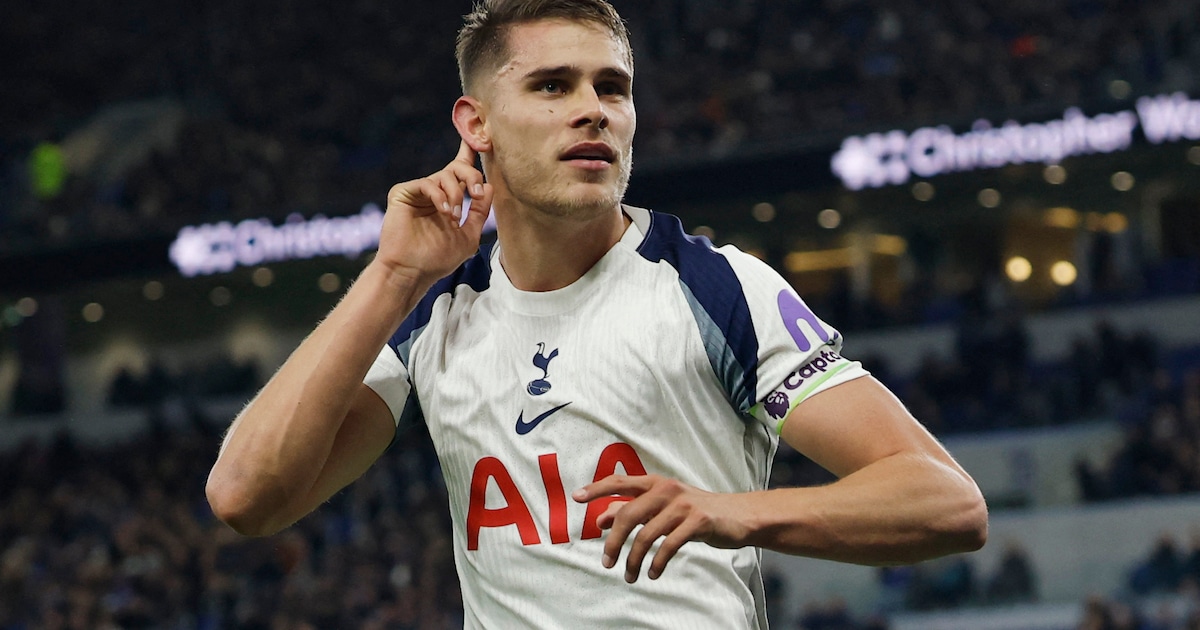 Micky van de Ven scoort twee keer voor Spurs, koploper Arsenal zet ...