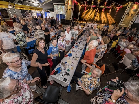 Seniorenmiddag in Goor gaat niet door: het wordt te warm | Regio | AD.nl