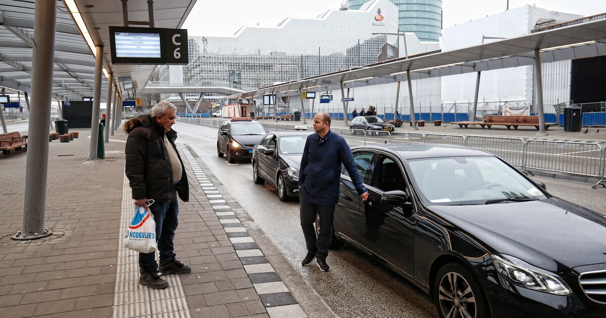 Weer illegale taxi's actief tijdens de busstaking: 'Ze verpesten de ...