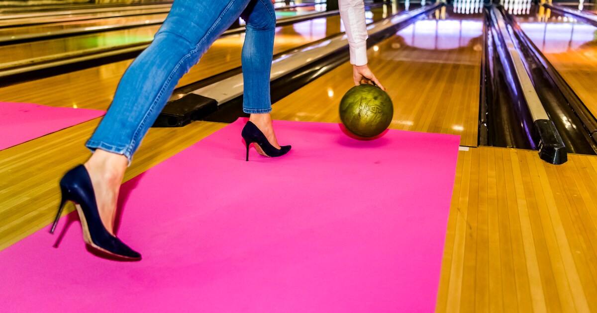 Bowlen op hoge hakken in Rotterdam | Regio | AD.nl