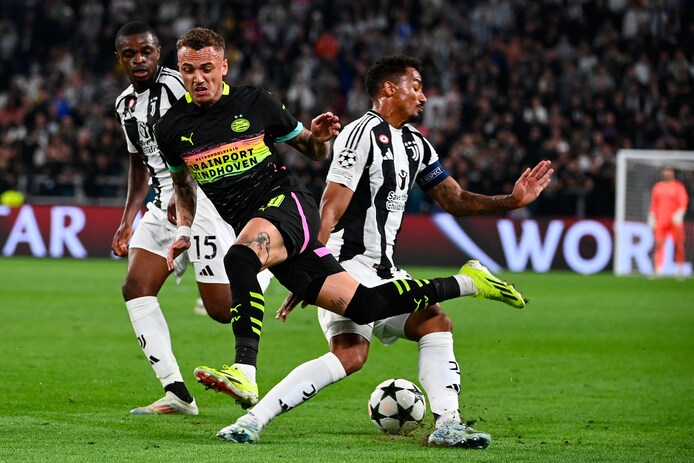 Juventus zet PSV kinderlijk eenvoudig opzij, Joey Veerman opnieuw ...