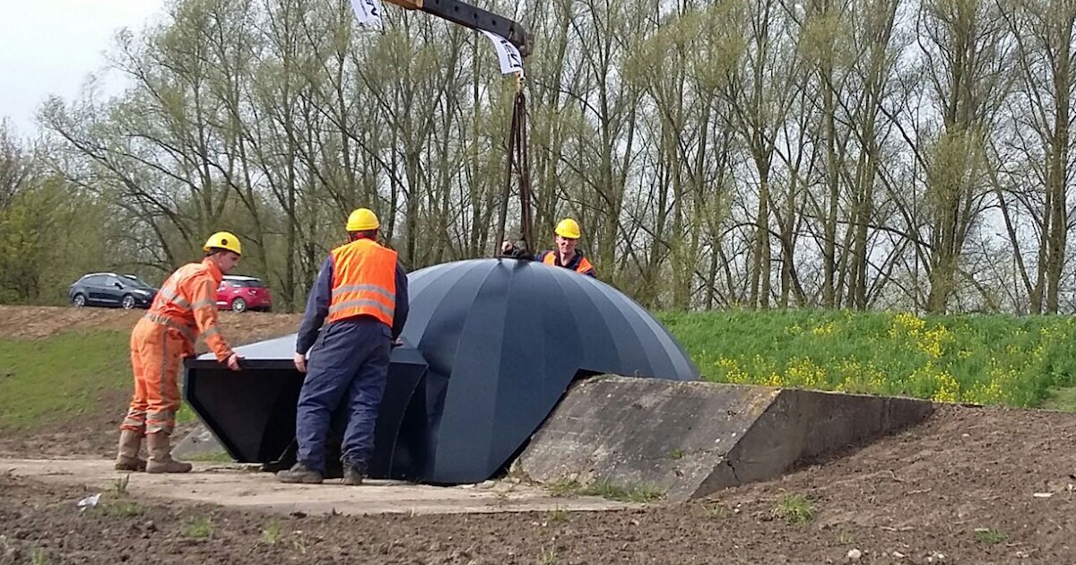 Stalen koepel terug op kazemat Asperen | Rivierenland | AD.nl