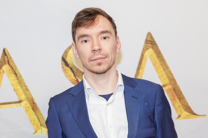 Fabian Franciscus brengt cabaretshow ‘Loskomen’ naar Mill | Land van ...