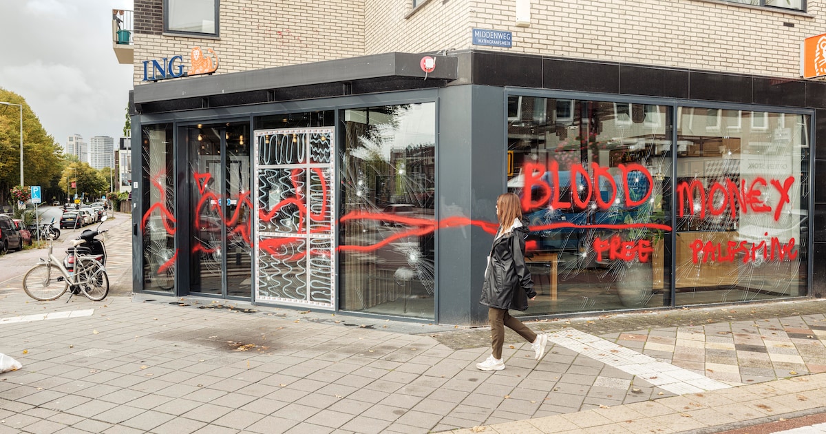 Kantoor ING in Amsterdam-Oost opnieuw vernield en beklad door pro ...